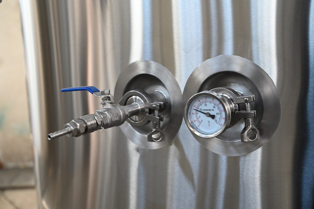 jacketed brite beer tank, bright beer tank, BBT, bright beer system