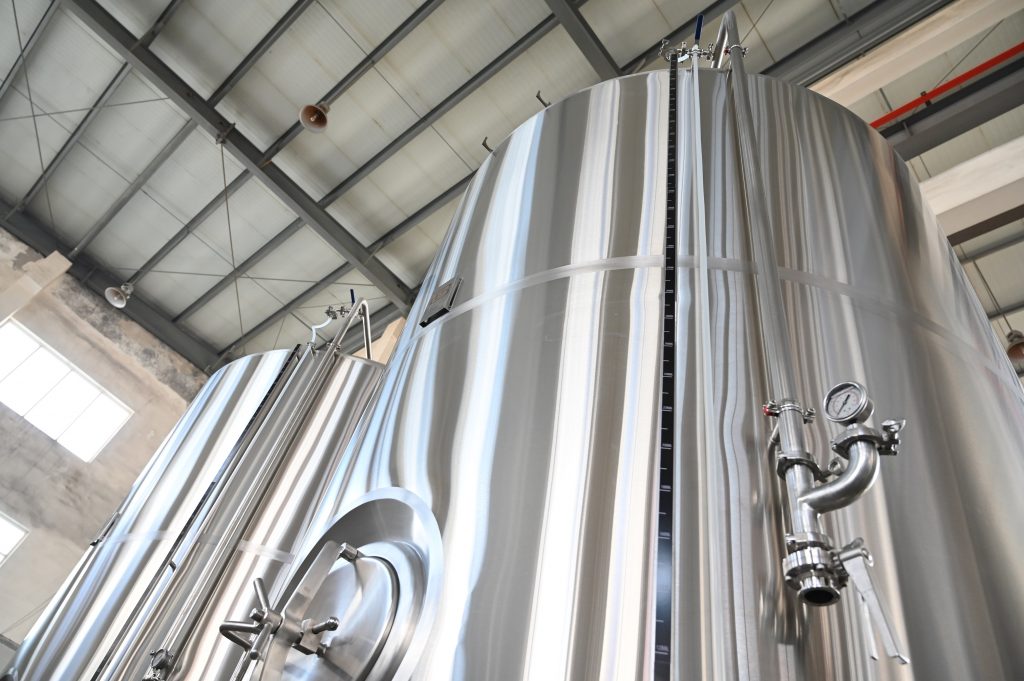 jacketed brite beer tank, bright beer tank, BBT, bright beer system