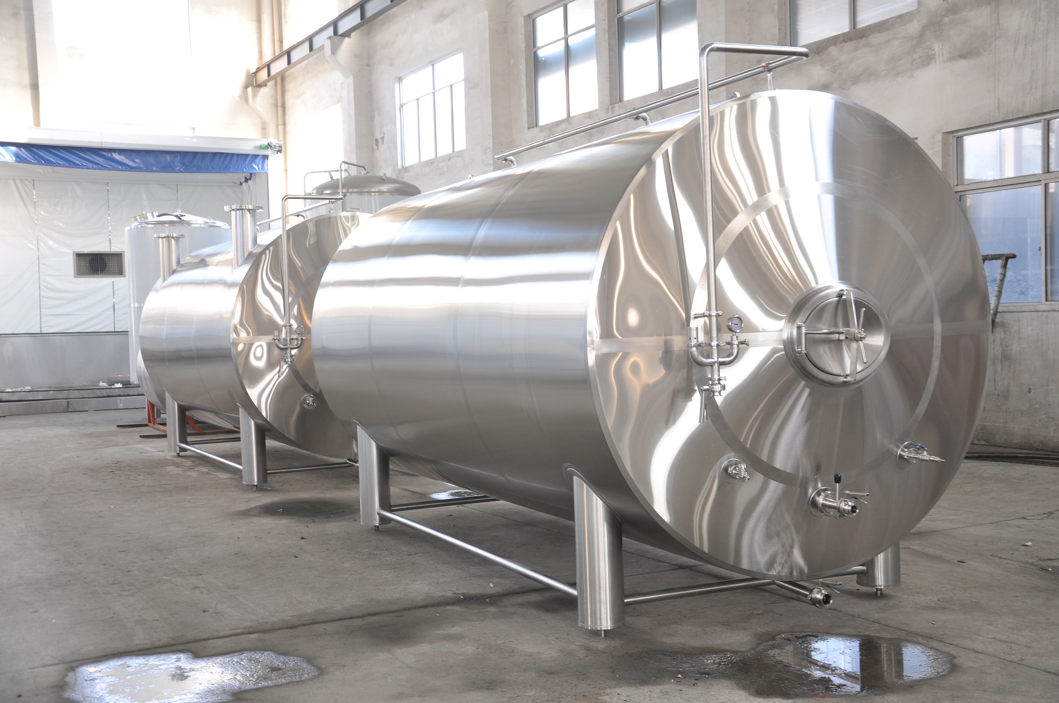 horizontal lagering tanks, stackable horizontal lagering tank, stacked ...